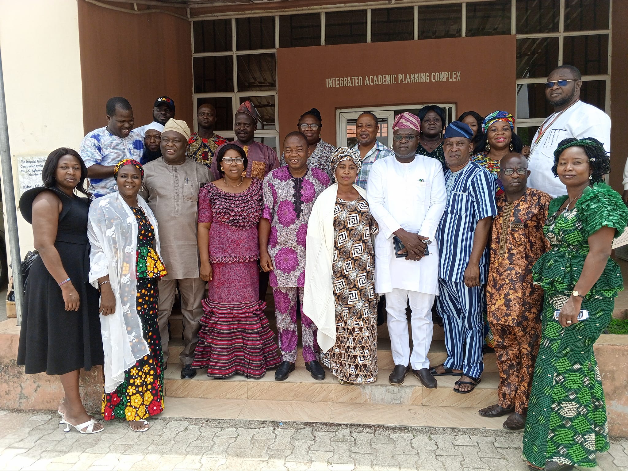 OsOsun State Polytechnic, Iree HND Set of 2001 today presented 7 Public ...